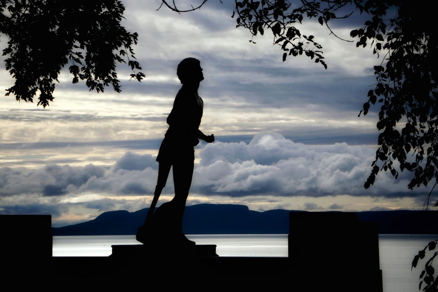 Terry Fox National Historic Monument Lookout - Superior Country